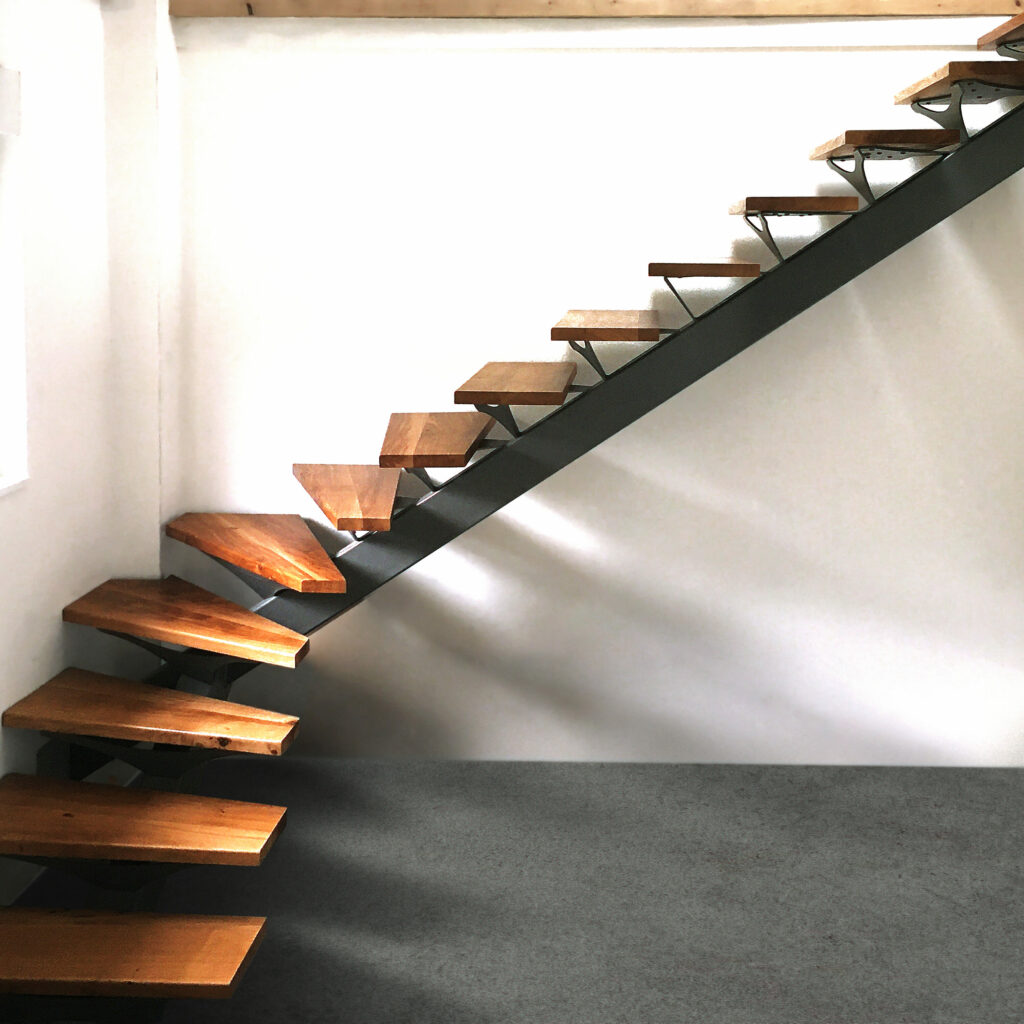 Fabrication et pose d'escalier sur mesure en Normandie | AXM